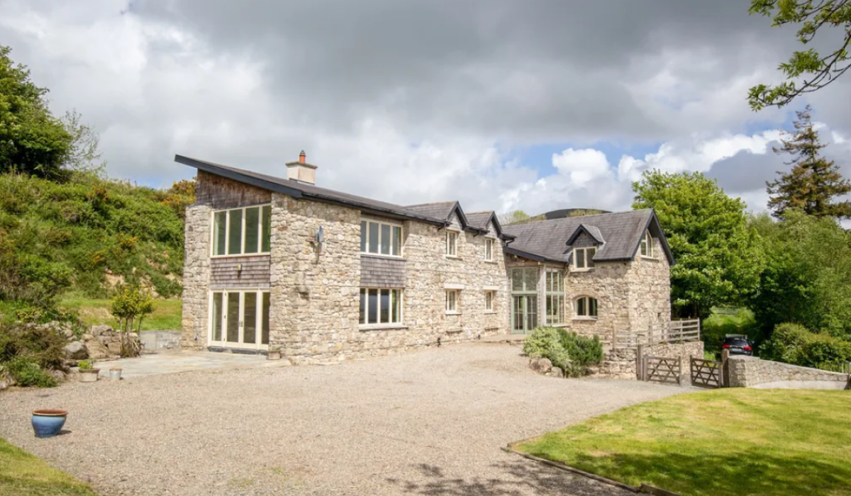 PROPERTY WATCH: Vast 4-bed home in rural townland for sale in Carlow ...