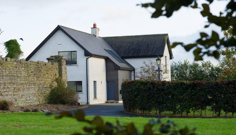 'Stunning countryside home' boasting four-bedrooms on sale for over € ...